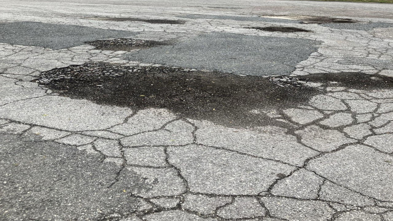 PASER 4 - Fair | First signs of structural weakening